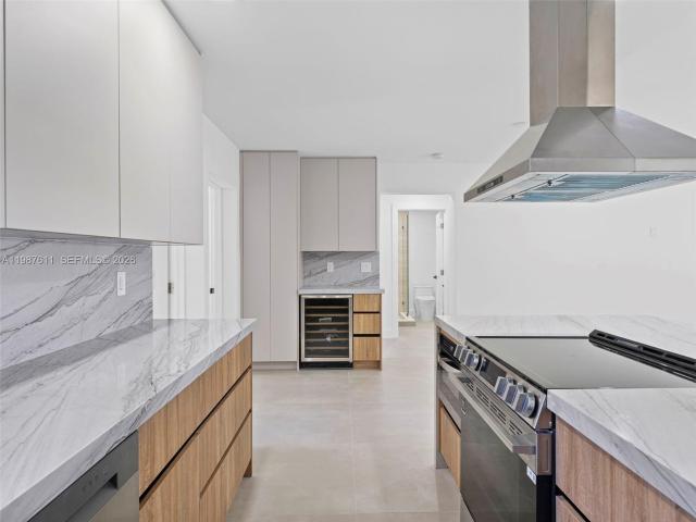 610 NE 164th Ter, Miami, FL 33162 | MLS #A12020