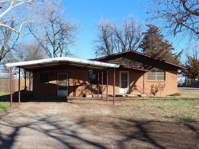 610 S 3rd St, Knox City, TX 79529