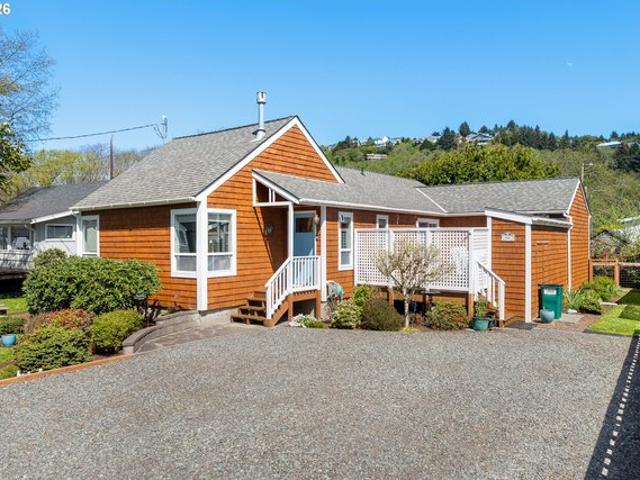 610 S Anchor St, Rockaway Beach, OR 97136