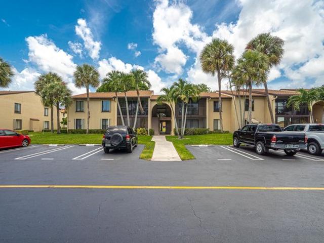 610 Sea Pine Way Apt H2, Greenacres, FL 33415