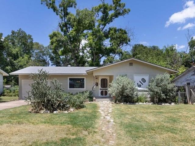 610 Stephen St, Kerrville, TX 78028