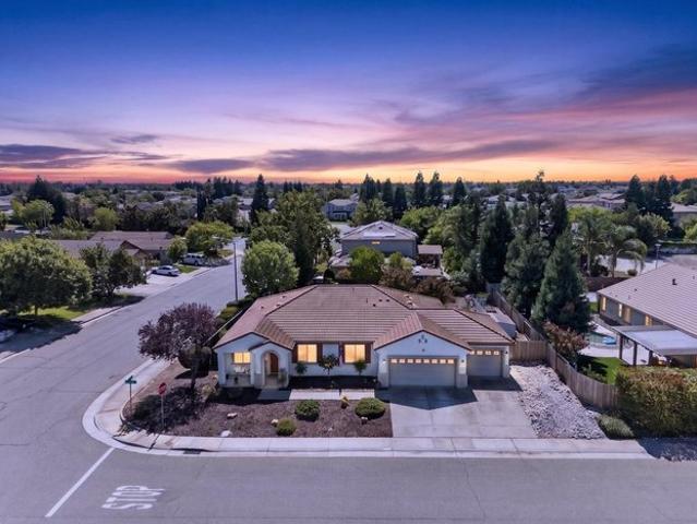 610 Portland Ln, Galt, CA 95632