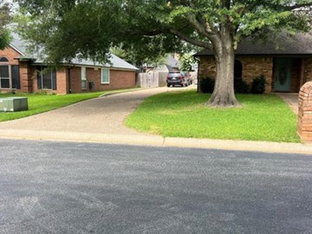 610 Pecos St, Chandler, TX 75758