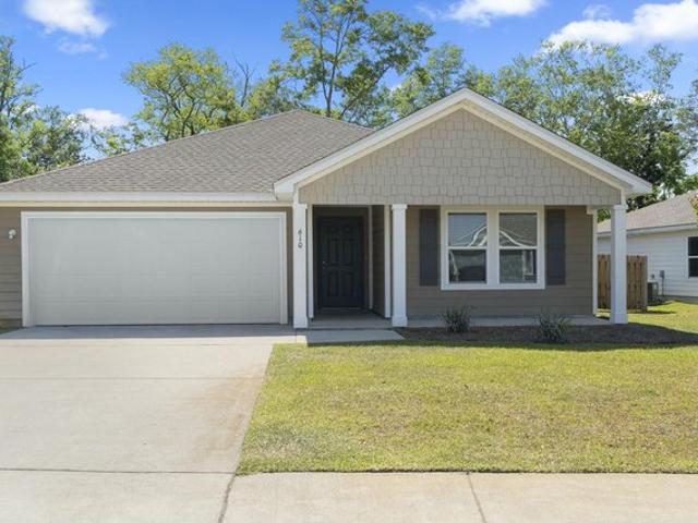 610 Riverwalk Cir, Freeport, FL 32439