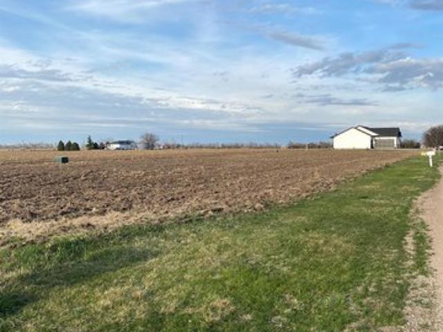 610 W 12th St, Dorchester, NE 68343