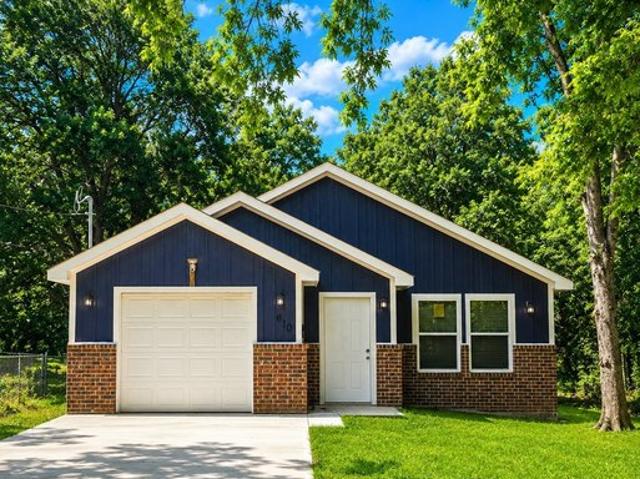 610 W Austin St, Paris, TX 75460