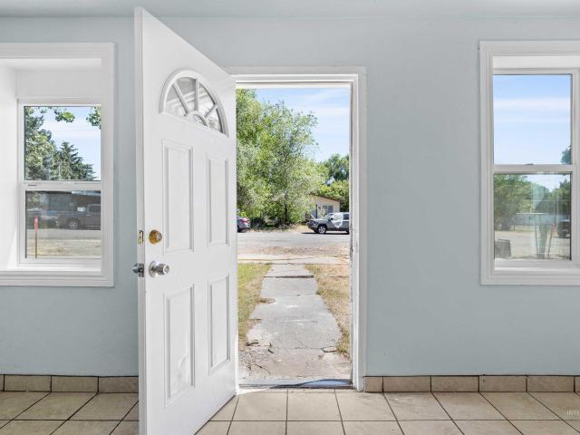610 W Ave B