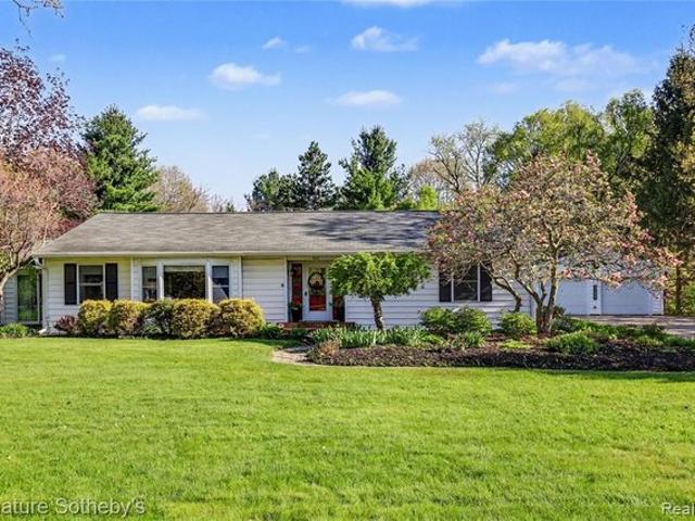 610 W Ellis Ave, Belding, MI 48809