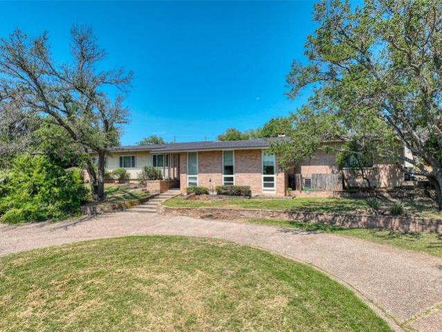 610 W Park Ave, Weatherford, TX 76086