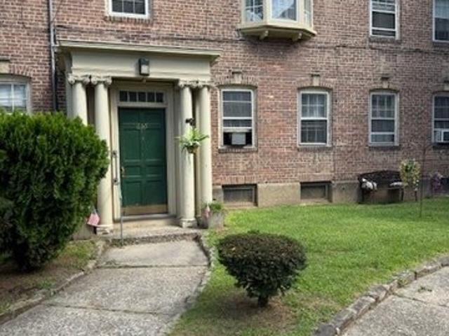 610 Wilmot Ave Apt 2, Bridgeport, CT 06607