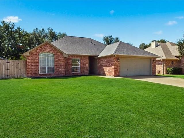 610 Yorkshire Dr, College Station, TX 77845
