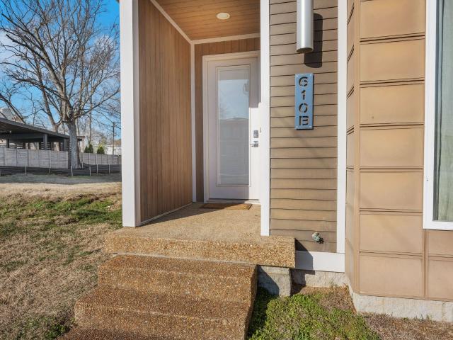 610B Moore Ave