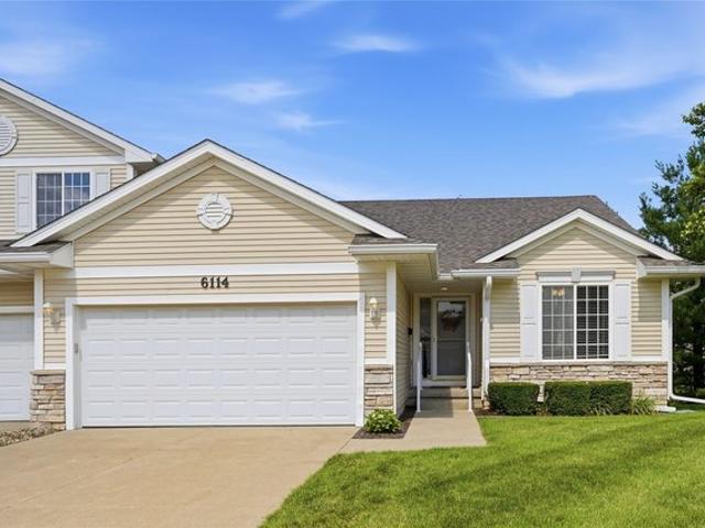 6114 Pinewood Ct, Johnston, IA 50131