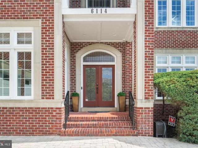 6114 Rosemont