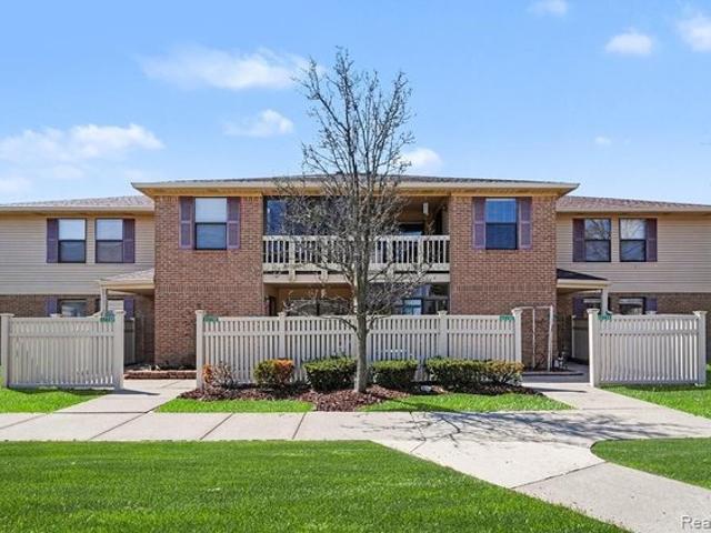 61154 Greenwood Dr, South Lyon, MI 48178