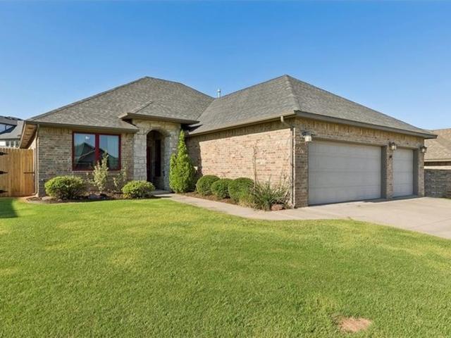6116 Beverly Hills Dr, Edmond, OK 73034