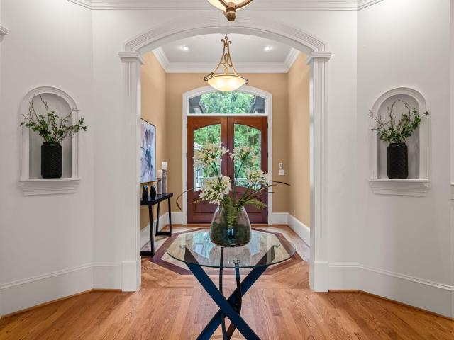 6116 Crescent Knoll Drive