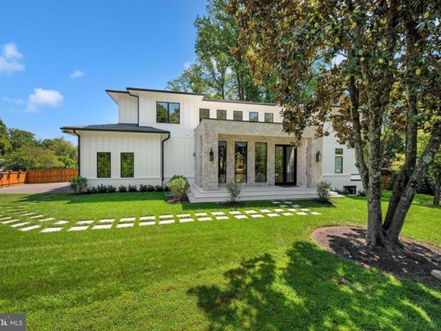 6116 Eastview St, Bethesda, MD 20817