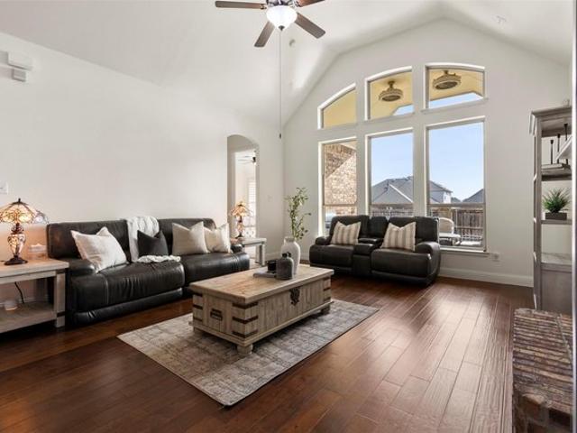 6116 Falls Lake Rd, Fort Worth, TX 76179