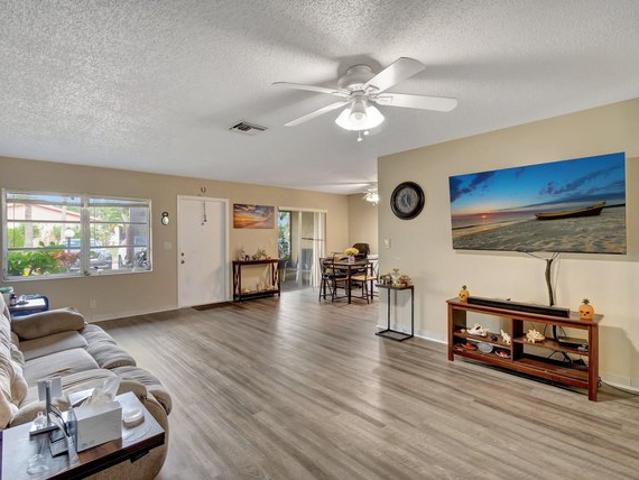 6118 LA Palma Ln, Delray Beach, FL 33484