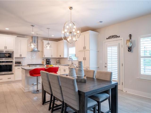 6110 Banyan Trail