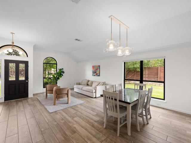 6110 Ginita Ln