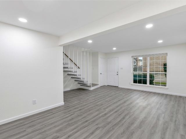 6111 Beverly Hill St, Unit 32, Houston, TX 77057 | MLS #69159 | Compass