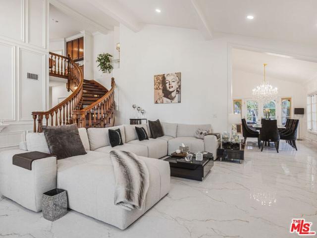 6111 County Oak Road