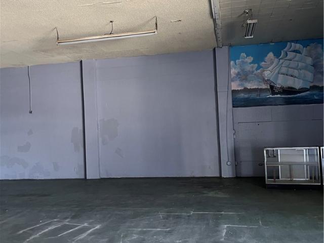 6111 S Broadway