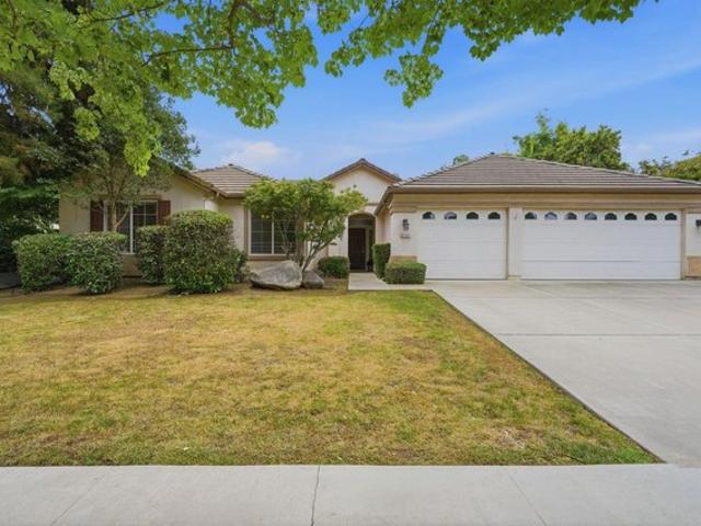6111 W Pryor Ct, Visalia, CA 93277