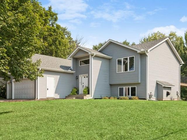 6111 45th St N, Oakdale, MN 55128