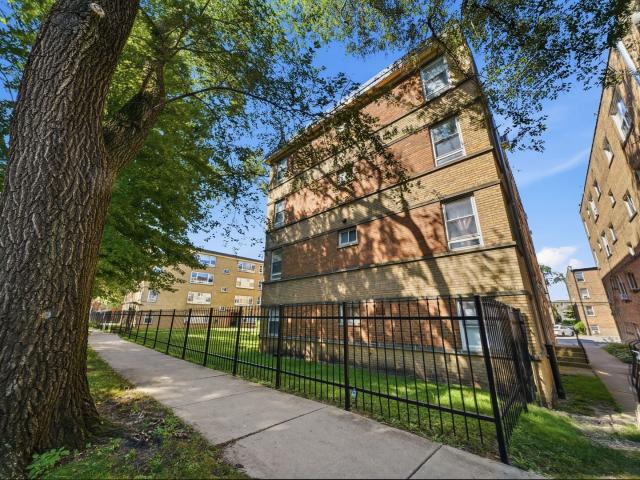 6112 N DAMEN Avenue # 2