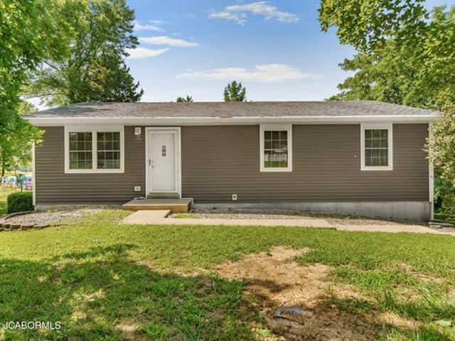 6112 Dove Ln, Jefferson City, MO 65101