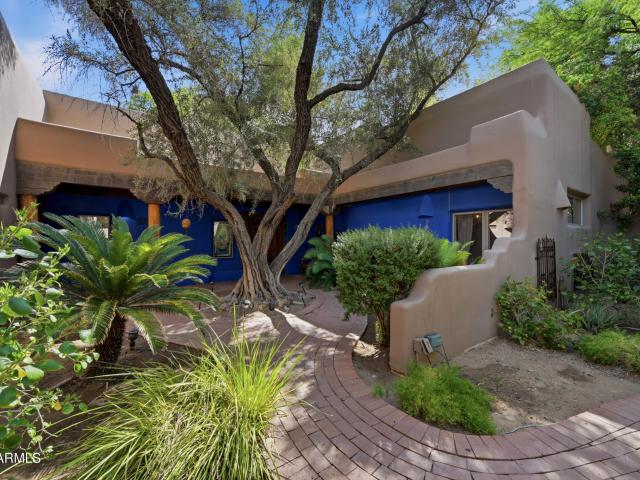 6112 e mockingbird lane
