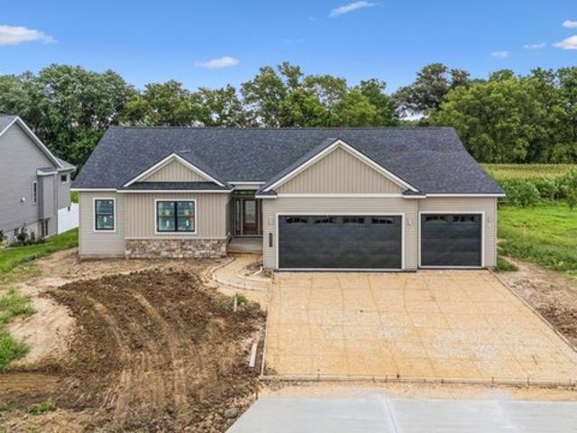 6113 Duggleby Ave, Davenport, IA 52807