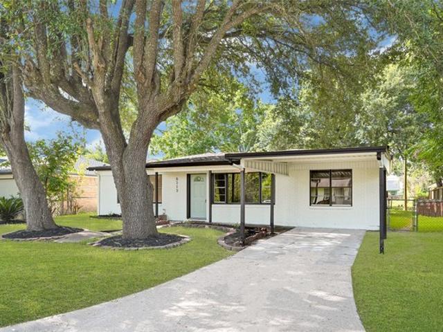 6113 Diamond Ct, Texas City, TX 77591