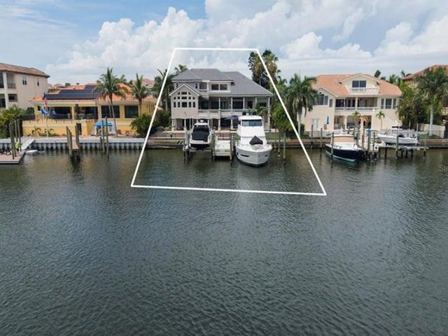 6113 Pasadena Point Blvd, Gulfport, FL 33707