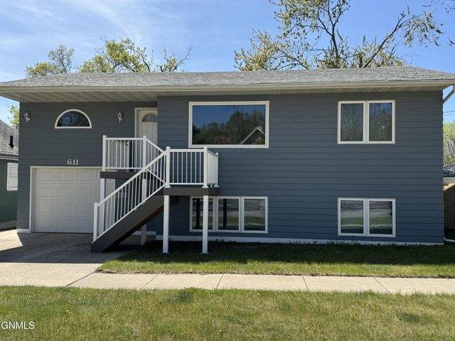 611 3rd Ave NE, Jamestown, ND 58401