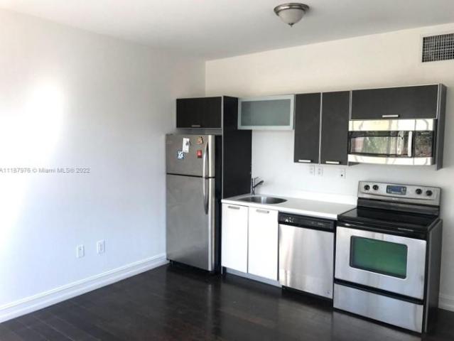 611 11th St #204 Miami Beach, FL 33139