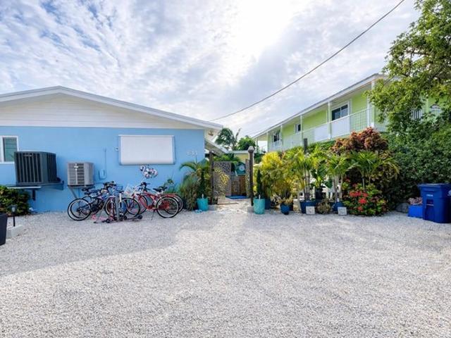 611 8th St, Key Colony, FL 33051
