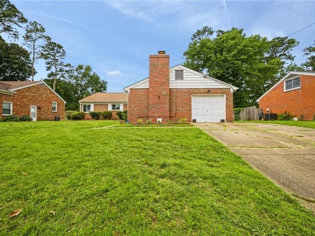 611 Charlton DR