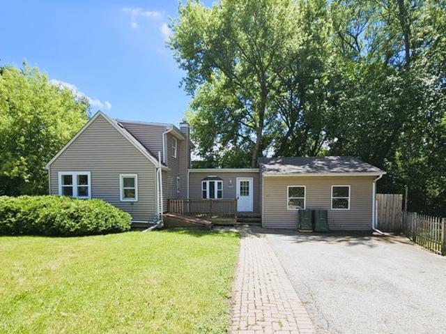611 Golfview Dr, Round Lake Beach, IL 60073