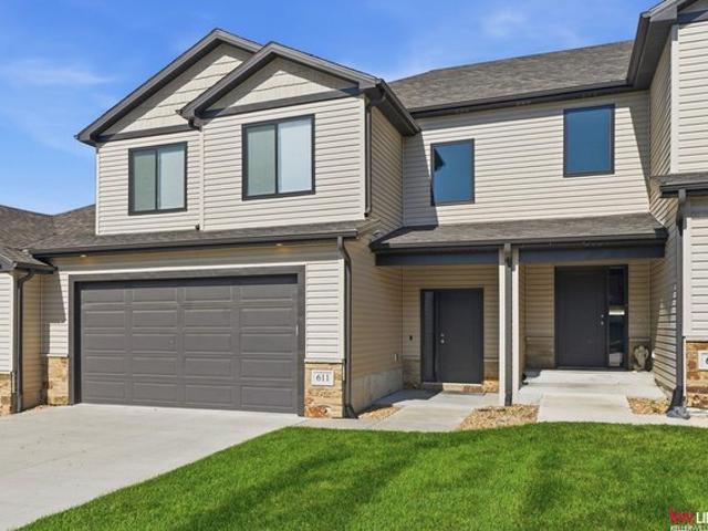 611 Garrett Pl, Hickman, NE 68372