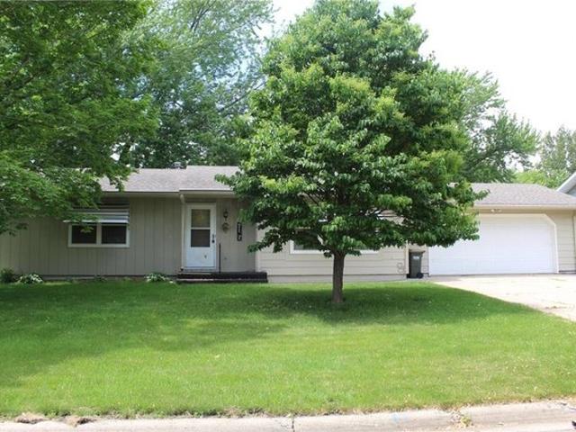 611 Grand Ave NW, Silver Lake, MN 55381