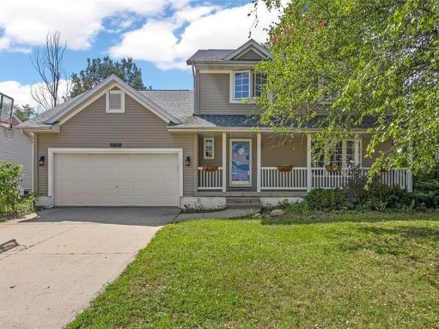 611 Deer Run Dr NE, Cedar Rapids, IA 52402
