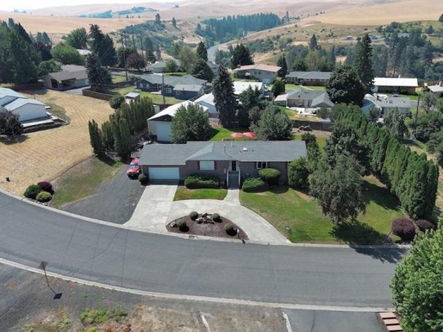 611 E Valleyview Ave, Colfax, WA 99111