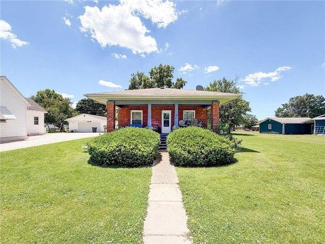 611 E Jackson Ave, Chrisman, IL 61924