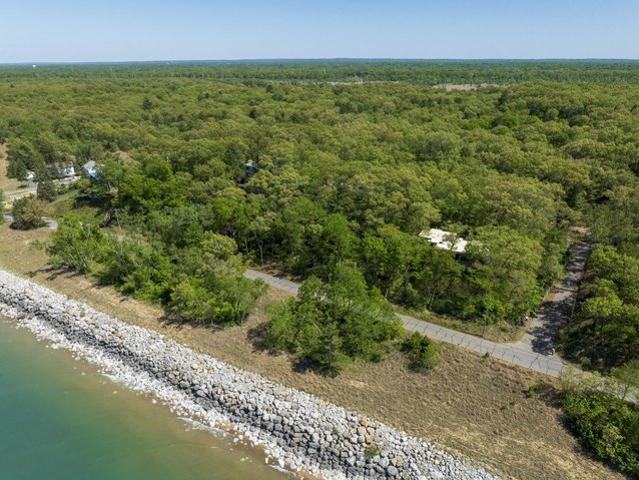 611 E Lake Front Dr, Beverly Shores, IN 46301