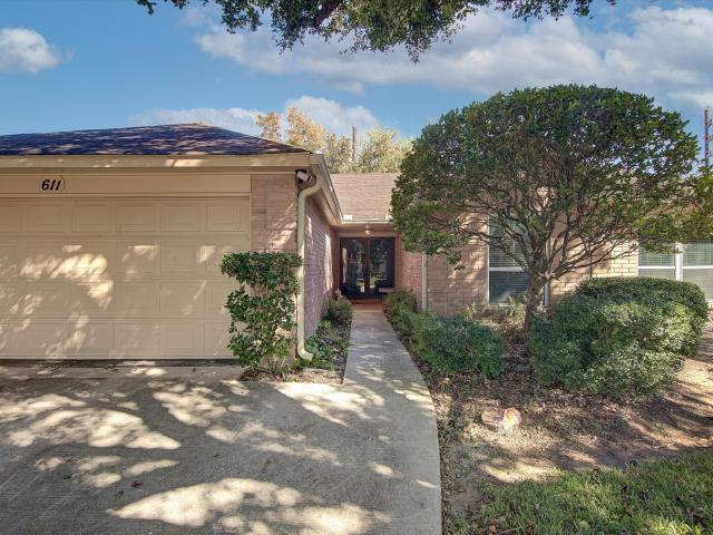 611 E Larkspur Cir, Pearland, TX 77584 | MLS #39915 | Compass