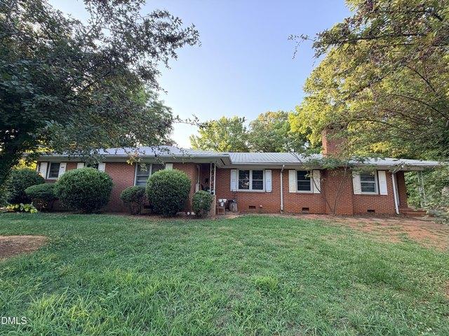 611 E Raleigh St, Siler City, NC 27344
